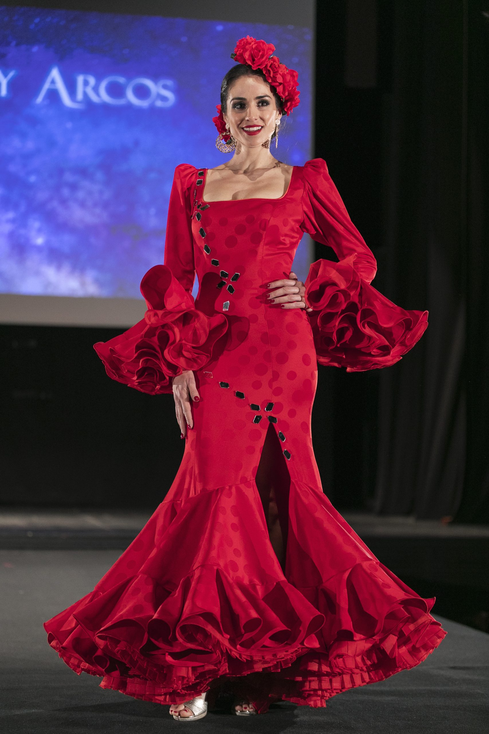 Vestido Rojo Con Abertura Destellos Moda Flamenca 2026 Cita Previa